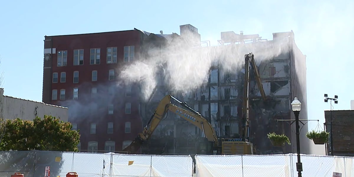 Crews begin demolishing remains of collapsed Iowa building Crews begin demolishing remains of collapsed Iowa building